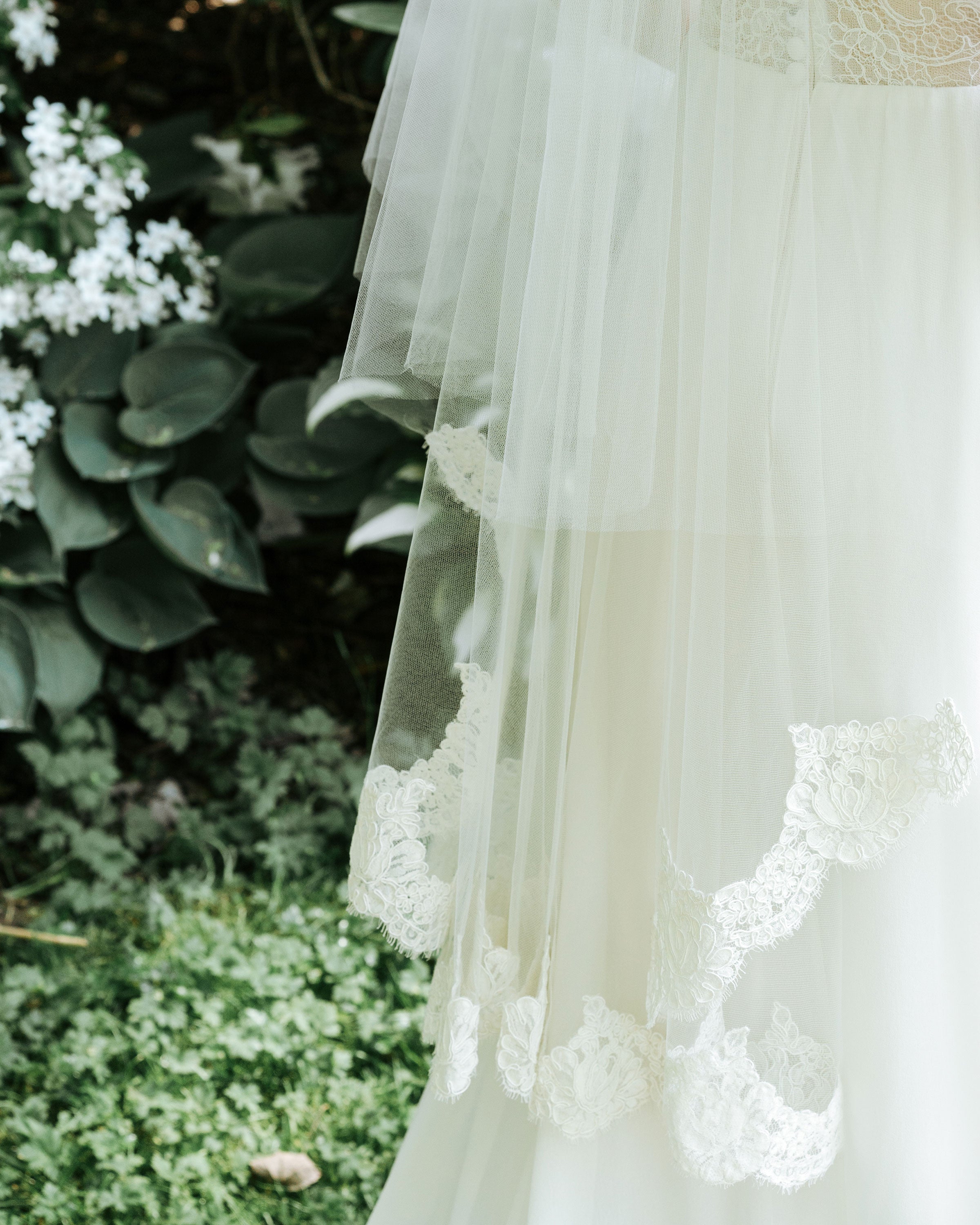 Azalea Lace Fingertip Veil – Atelier Elise